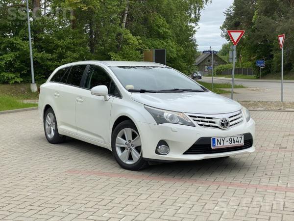 Белый Тойота Авенсис 2014 в Валка, объемом двигателя 2.00 л и пробегом 205 тыс. км за 6300 €, фото 1 на AUTOMOTO.COM.LV