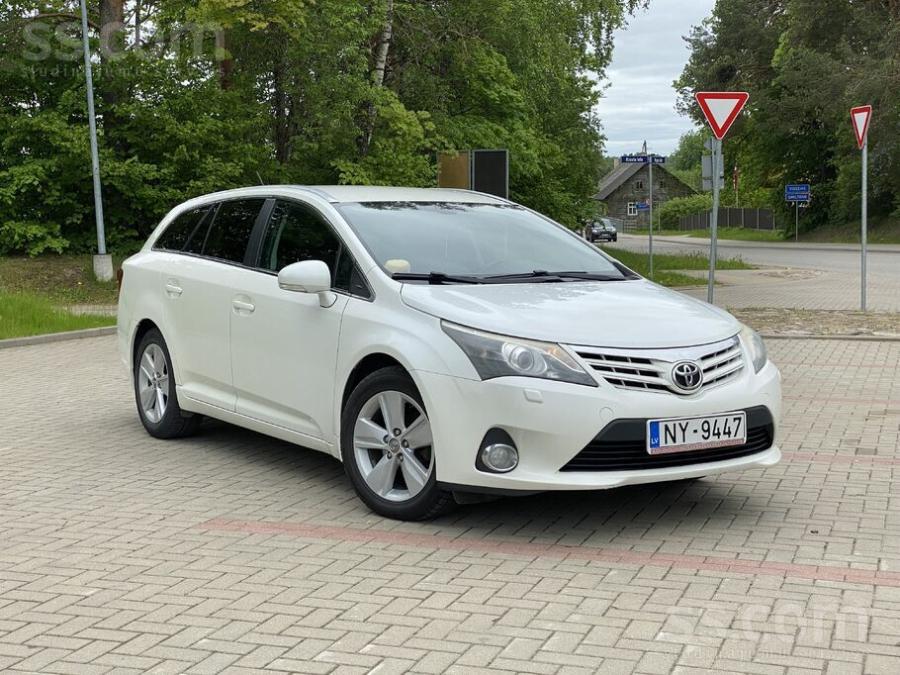Белый Тойота Авенсис 2014 в Валка, объемом двигателя 2.00 л и пробегом 205 тыс. км за 6300 €, фото 1 на AUTOMOTO.COM.LV
