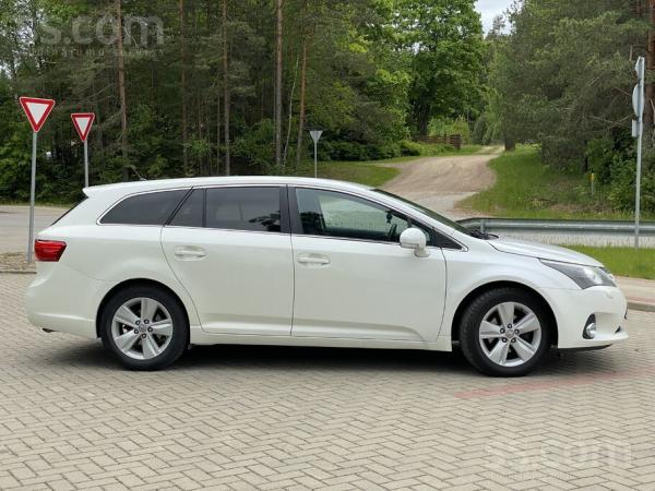 Белый Тойота Авенсис 2014 в Валка, объемом двигателя 2.00 л и пробегом 205 тыс. км за 6300 €, фото 2 на AUTOMOTO.COM.LV