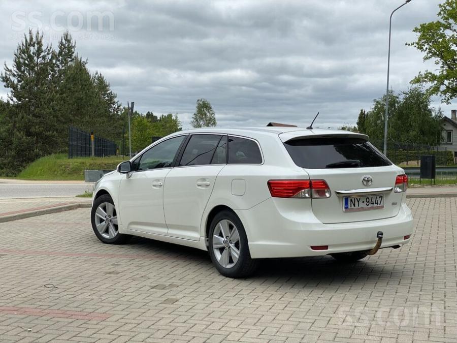 Белый Тойота Авенсис 2014 в Валка, объемом двигателя 2.00 л и пробегом 205 тыс. км за 6300 €, фото 4 на AUTOMOTO.COM.LV
