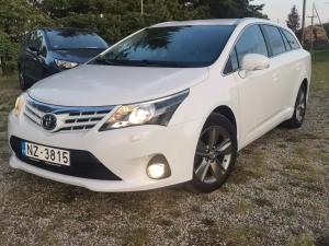 Белый Тойота Авенсис 2014 в Кулдига, объемом двигателя 2.00 л и пробегом 255 тыс. км за 7000 €, фото  на AUTOMOTO.COM.LV
