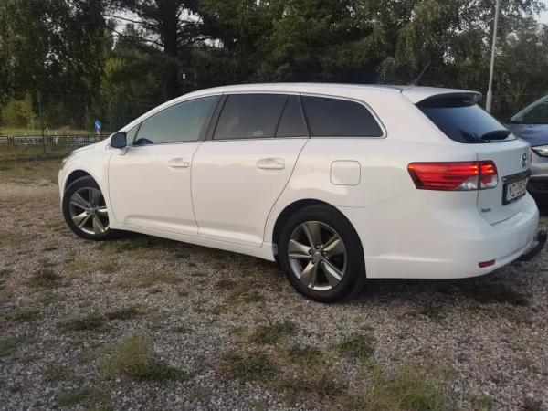 Белый Тойота Авенсис 2014 в Кулдига, объемом двигателя 2.00 л и пробегом 255 тыс. км за 7000 €, фото 4 на AUTOMOTO.COM.LV