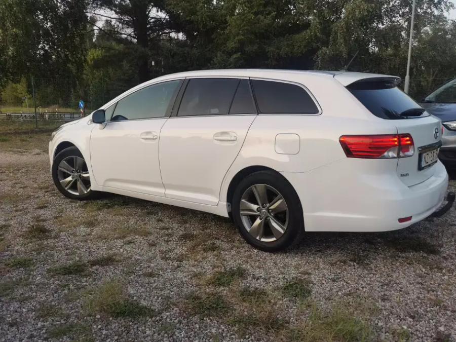 Белый Тойота Авенсис 2014 в Кулдига, объемом двигателя 2.00 л и пробегом 255 тыс. км за 7000 €, фото 5 на AUTOMOTO.COM.LV