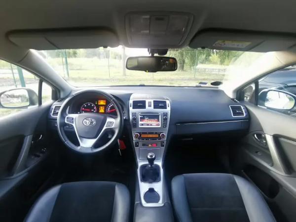 Белый Тойота Авенсис 2014 в Кулдига, объемом двигателя 2.00 л и пробегом 255 тыс. км за 7000 €, фото 5 на AUTOMOTO.COM.LV