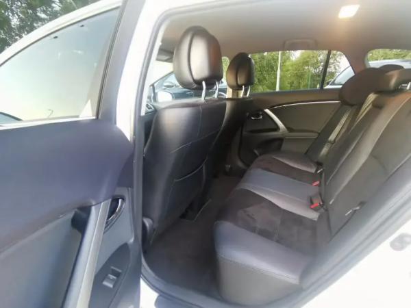 Белый Тойота Авенсис 2014 в Кулдига, объемом двигателя 2.00 л и пробегом 255 тыс. км за 7000 €, фото 6 на AUTOMOTO.COM.LV