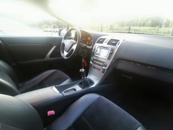 Белый Тойота Авенсис 2014 в Кулдига, объемом двигателя 2.00 л и пробегом 255 тыс. км за 7000 €, фото 7 на AUTOMOTO.COM.LV