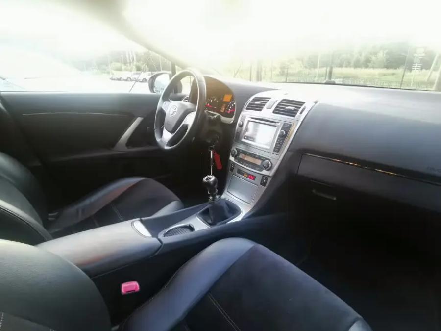 Белый Тойота Авенсис 2014 в Кулдига, объемом двигателя 2.00 л и пробегом 255 тыс. км за 7000 €, фото 8 на AUTOMOTO.COM.LV