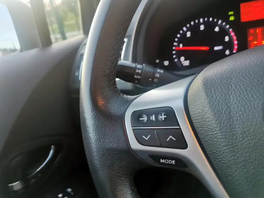 Белый Тойота Авенсис 2014 в Кулдига, объемом двигателя 2.00 л и пробегом 255 тыс. км за 7000 €, фото 13 на AUTOMOTO.COM.LV