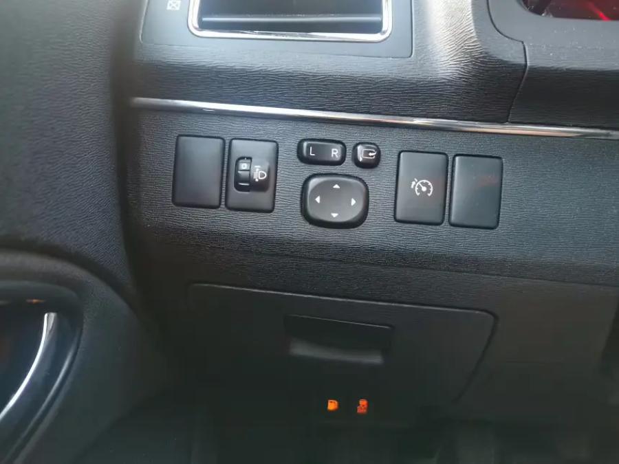 Белый Тойота Авенсис 2014 в Кулдига, объемом двигателя 2.00 л и пробегом 255 тыс. км за 7000 €, фото 14 на AUTOMOTO.COM.LV