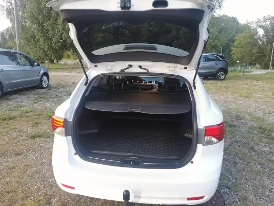 Белый Тойота Авенсис 2014 в Кулдига, объемом двигателя 2.00 л и пробегом 255 тыс. км за 7000 €, фото 18 на AUTOMOTO.COM.LV