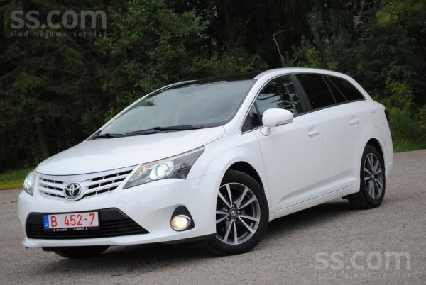 White Toyota Avensis 2014 in Riga, with an engine capacity of 2.00 L and mileage of 247 thousand km for 5990 €, photo 1 on AUTOMOTO.COM.LV