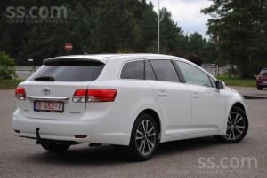 Balts Toyota Avensis 2014 Rīga, ar dzinēja tilpumu 2.00 L un nobraukumu 247 tūkst. km par 5990 €, foto 3 vietnē AUTOMOTO.COM.LV
