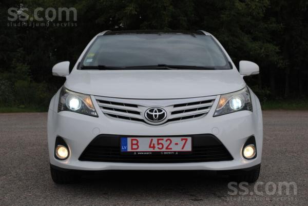 White Toyota Avensis 2014 in Riga, with an engine capacity of 2.00 L and mileage of 247 thousand km for 5990 €, photo 5 on AUTOMOTO.COM.LV