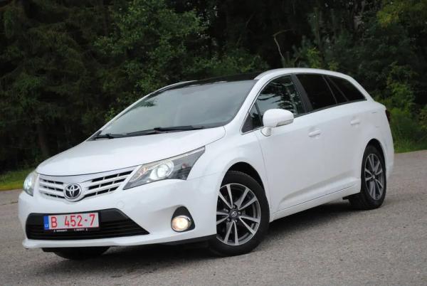 Balts Toyota Avensis 2014 Rīga, ar dzinēja tilpumu 2.00 L un nobraukumu 247 tūkst. km par 5990 €, foto 1 vietnē AUTOMOTO.COM.LV