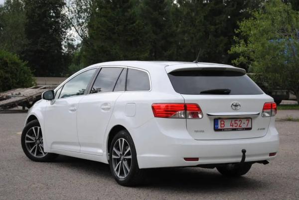 Balts Toyota Avensis 2014 Rīga, ar dzinēja tilpumu 2.00 L un nobraukumu 247 tūkst. km par 5990 €, foto 3 vietnē AUTOMOTO.COM.LV