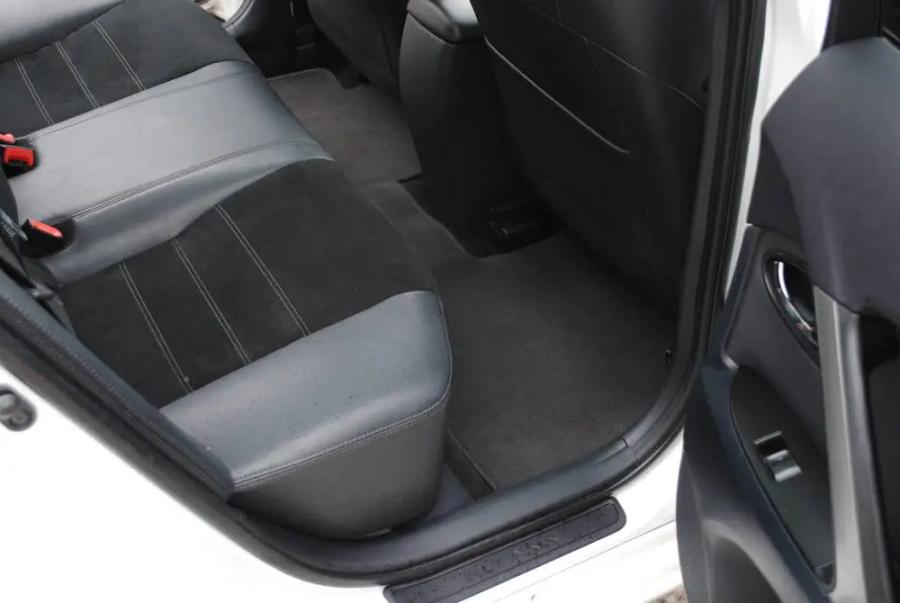Balts Toyota Avensis 2014 Rīga, ar dzinēja tilpumu 2.00 L un nobraukumu 247 tūkst. km par 5990 €, foto 12 vietnē AUTOMOTO.COM.LV