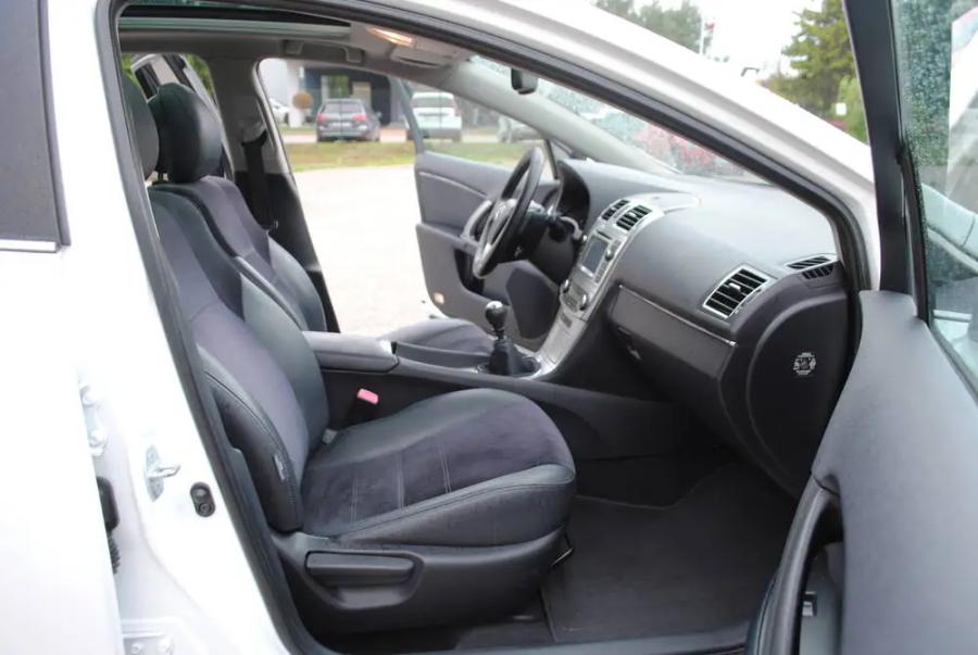 Balts Toyota Avensis 2014 Rīga, ar dzinēja tilpumu 2.00 L un nobraukumu 247 tūkst. km par 5990 €, foto 13 vietnē AUTOMOTO.COM.LV