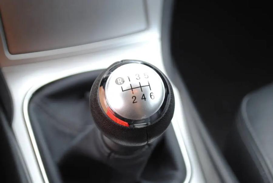 Balts Toyota Avensis 2014 Rīga, ar dzinēja tilpumu 2.00 L un nobraukumu 247 tūkst. km par 5990 €, foto 26 vietnē AUTOMOTO.COM.LV