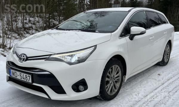 White Toyota Avensis 2015 in Riga, with an engine capacity of 2.00 L and mileage of 330 thousand km for 8300 €, photo 1 on AUTOMOTO.COM.LV