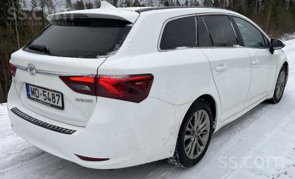 White Toyota Avensis 2015 in Riga, with an engine capacity of 2.00 L and mileage of 330 thousand km for 8300 €, photo 3 on AUTOMOTO.COM.LV