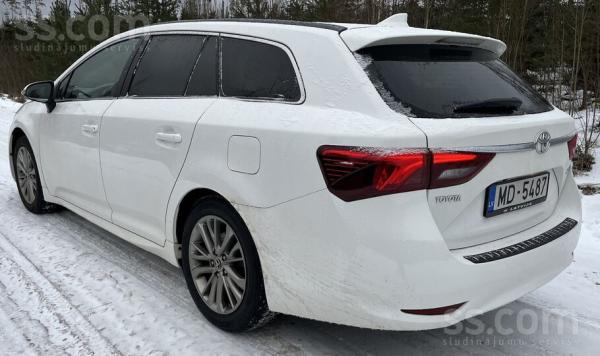 White Toyota Avensis 2015 in Riga, with an engine capacity of 2.00 L and mileage of 330 thousand km for 8300 €, photo 4 on AUTOMOTO.COM.LV