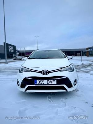 Balts Toyota Avensis 2015 Tallina, ar dzinēja tilpumu 1.80 L un nobraukumu 250 tūkst. km par 9300 €, foto  vietnē AUTOMOTO.COM.LV