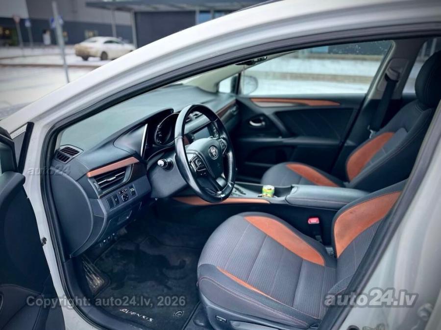 Белый Тойота Авенсис 2015 в Таллин, объемом двигателя 1.80 л и пробегом 250 тыс. км за 9300 €, фото 6 на AUTOMOTO.COM.LV