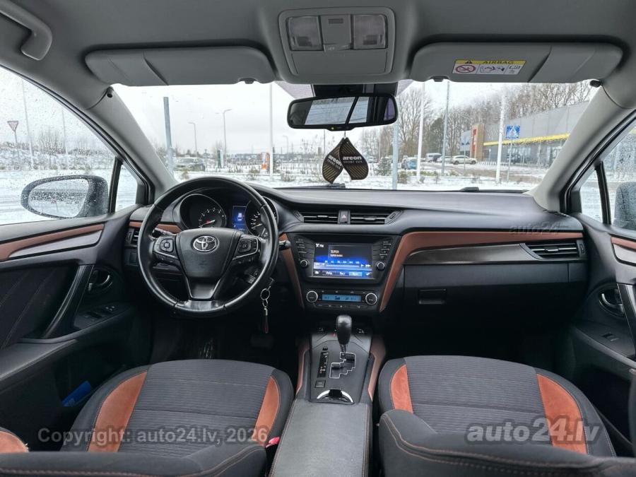 Белый Тойота Авенсис 2015 в Таллин, объемом двигателя 1.80 л и пробегом 250 тыс. км за 9300 €, фото 8 на AUTOMOTO.COM.LV