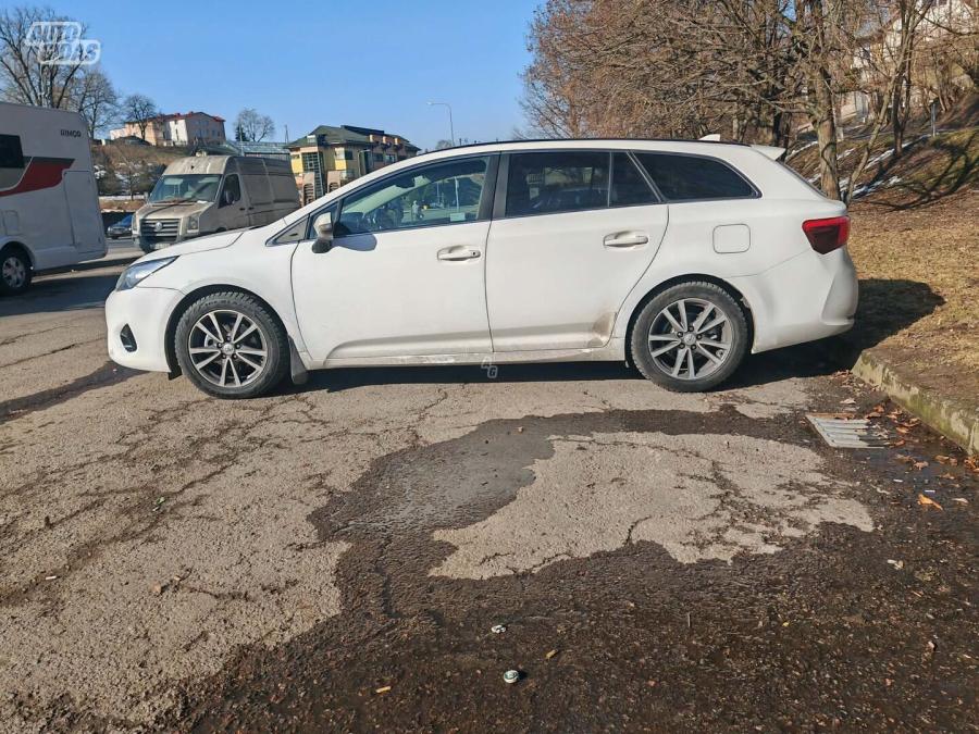 Белый Тойота Авенсис 2015 в Вильнюс, объемом двигателя 2.00 л и пробегом 315 тыс. км за 11000 €, фото 4 на AUTOMOTO.COM.LV