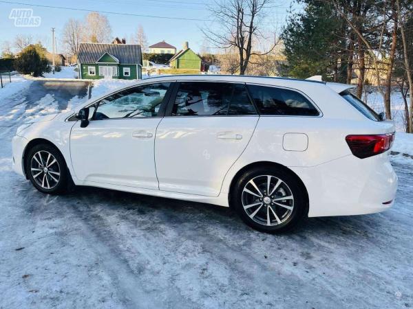 Balts Toyota Avensis 2015 Viļņa, ar dzinēja tilpumu 2.00 L un nobraukumu 315 tūkst. km par 11000 €, foto 4 vietnē AUTOMOTO.COM.LV