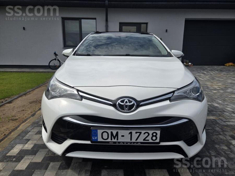 Белый Тойота Авенсис 2015 в Рига, объемом двигателя 1.60 л и пробегом 177 тыс. км за 8200 €, фото 3 на AUTOMOTO.COM.LV