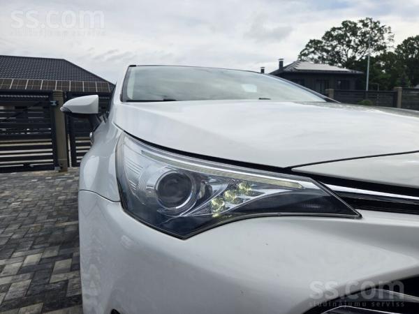 White Toyota Avensis 2015 in Riga, with an engine capacity of 1.60 L and mileage of 177 thousand km for 8200 €, photo 3 on AUTOMOTO.COM.LV