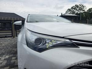 Белый Тойота Авенсис 2015 в Рига, объемом двигателя 1.60 л и пробегом 177 тыс. км за 8200 €, фото 4 на AUTOMOTO.COM.LV