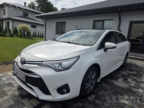 White Toyota Avensis 2015 in Riga, with an engine capacity of 1.60 L and mileage of 177 thousand km for 8200 €, photo 4 on AUTOMOTO.COM.LV