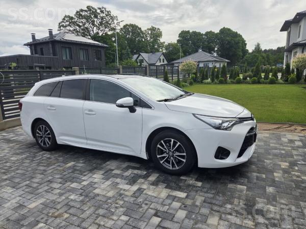White Toyota Avensis 2015 in Riga, with an engine capacity of 1.60 L and mileage of 177 thousand km for 8200 €, photo 6 on AUTOMOTO.COM.LV