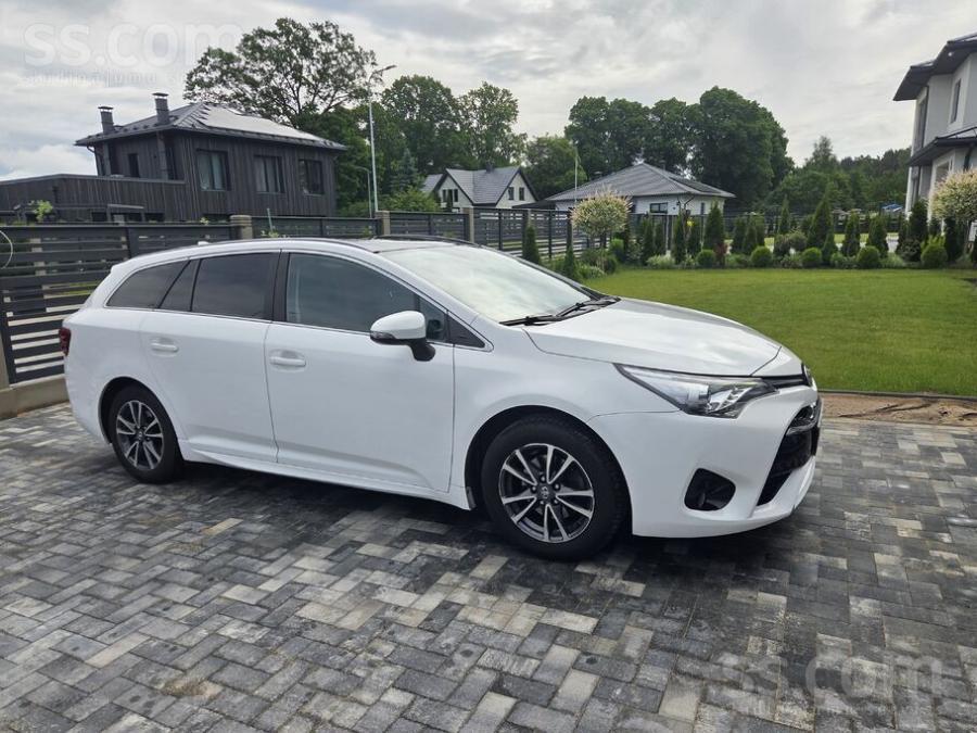 Белый Тойота Авенсис 2015 в Рига, объемом двигателя 1.60 л и пробегом 177 тыс. км за 8200 €, фото 7 на AUTOMOTO.COM.LV