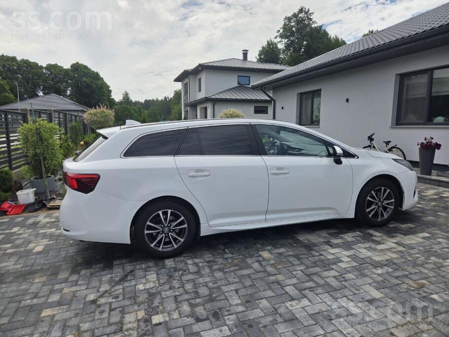 Белый Тойота Авенсис 2015 в Рига, объемом двигателя 1.60 л и пробегом 177 тыс. км за 8200 €, фото 9 на AUTOMOTO.COM.LV
