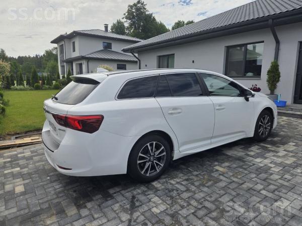 White Toyota Avensis 2015 in Riga, with an engine capacity of 1.60 L and mileage of 177 thousand km for 8200 €, photo 9 on AUTOMOTO.COM.LV
