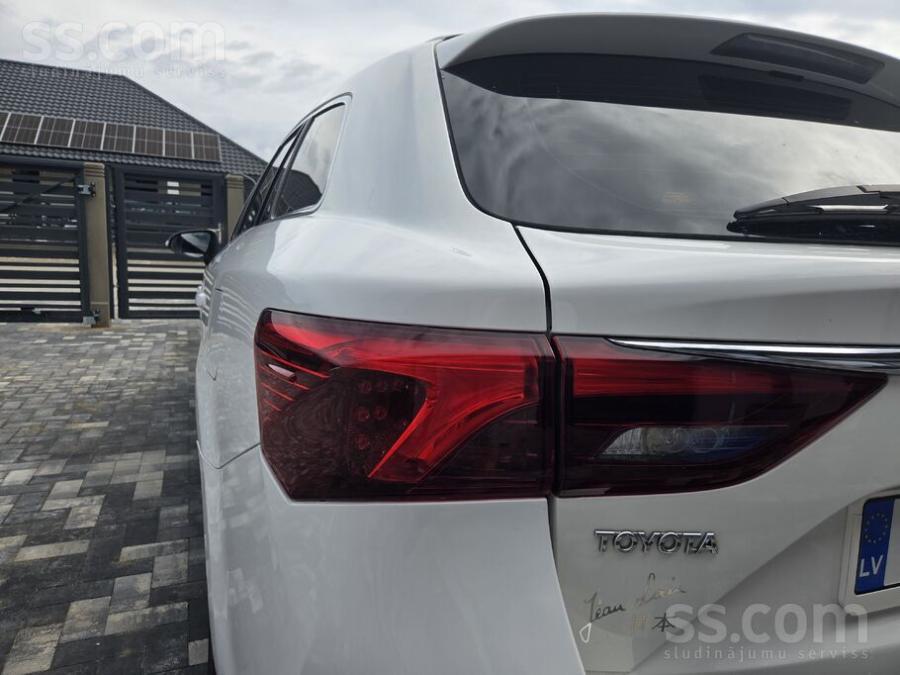Белый Тойота Авенсис 2015 в Рига, объемом двигателя 1.60 л и пробегом 177 тыс. км за 8200 €, фото 13 на AUTOMOTO.COM.LV