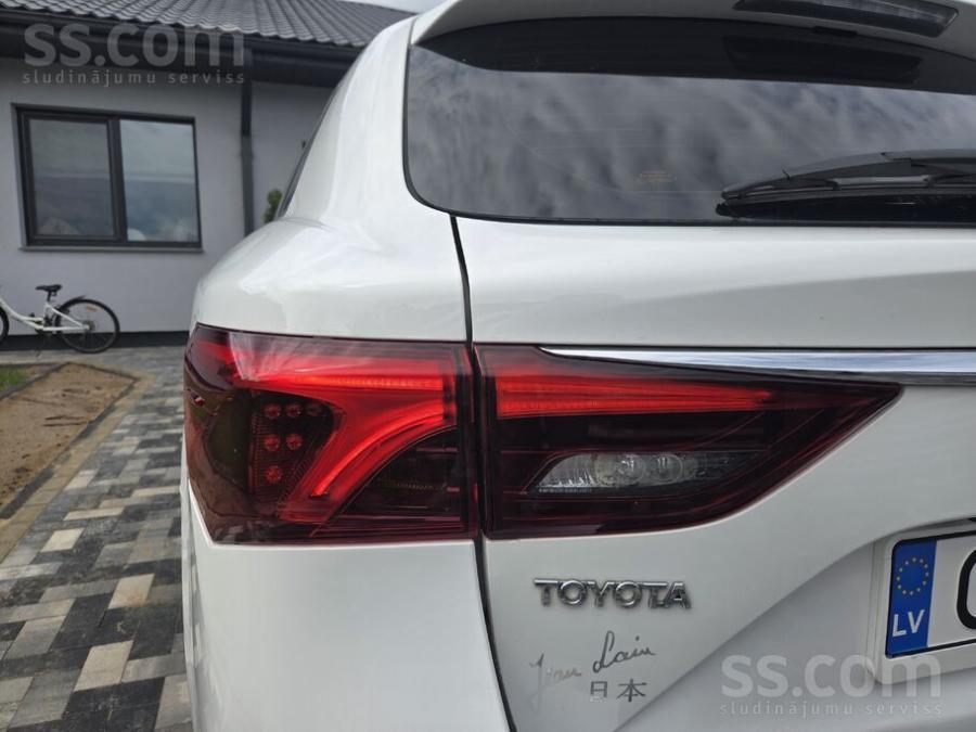 Белый Тойота Авенсис 2015 в Рига, объемом двигателя 1.60 л и пробегом 177 тыс. км за 8200 €, фото 16 на AUTOMOTO.COM.LV