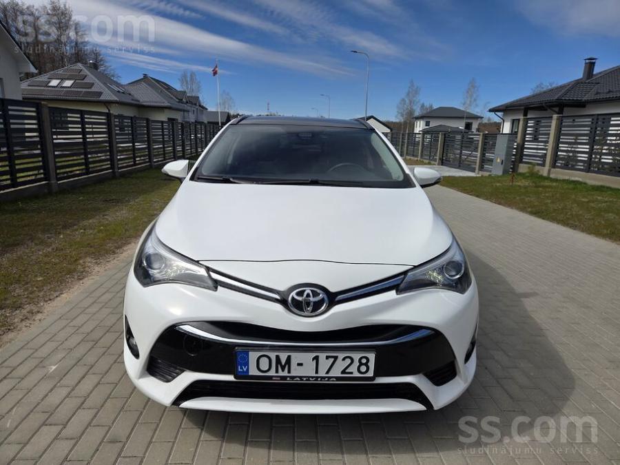 Белый Тойота Авенсис 2015 в Рига, объемом двигателя 1.60 л и пробегом 176 тыс. км за 8200 €, фото 3 на AUTOMOTO.COM.LV