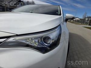 Белый Тойота Авенсис 2015 в Рига, объемом двигателя 1.60 л и пробегом 176 тыс. км за 8200 €, фото 4 на AUTOMOTO.COM.LV