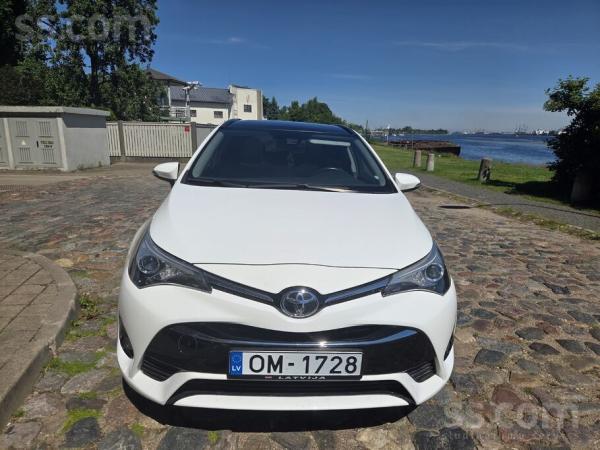 Белый Тойота Авенсис 2015 в Рига, объемом двигателя 1.60 л и пробегом 176 тыс. км за 8190 €, фото 2 на AUTOMOTO.COM.LV