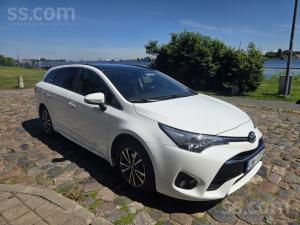 White Toyota Avensis 2015 in Riga, with an engine capacity of 1.60 L and mileage of 176 thousand km for 8190 €, photo 4 on AUTOMOTO.COM.LV