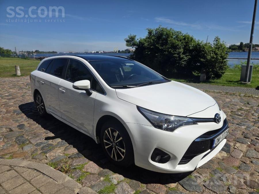 White Toyota Avensis 2015 in Riga, with an engine capacity of 1.60 L and mileage of 176 thousand km for 8190 €, photo 4 on AUTOMOTO.COM.LV