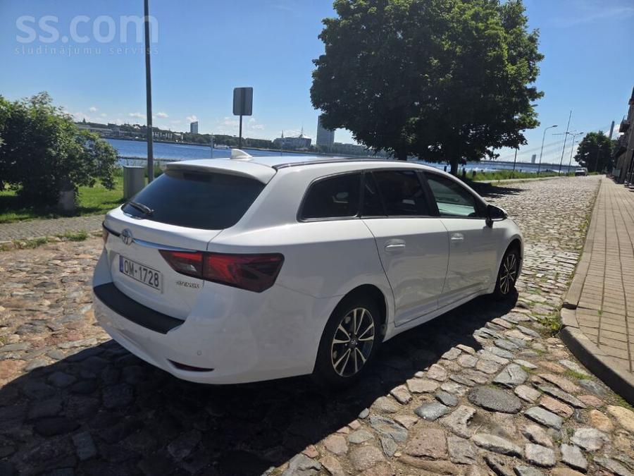 White Toyota Avensis 2015 in Riga, with an engine capacity of 1.60 L and mileage of 176 thousand km for 8190 €, photo 5 on AUTOMOTO.COM.LV