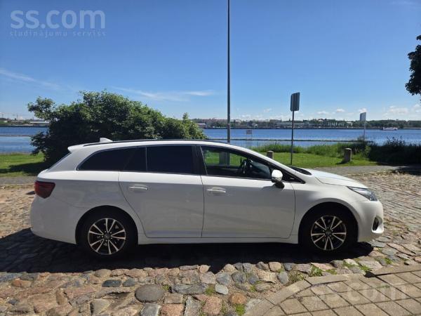 Белый Тойота Авенсис 2015 в Рига, объемом двигателя 1.60 л и пробегом 176 тыс. км за 8190 €, фото 5 на AUTOMOTO.COM.LV