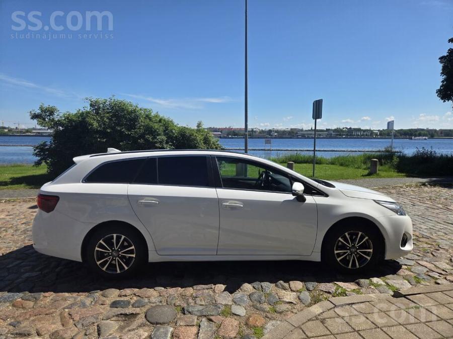 White Toyota Avensis 2015 in Riga, with an engine capacity of 1.60 L and mileage of 176 thousand km for 8190 €, photo 6 on AUTOMOTO.COM.LV