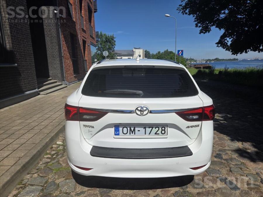 White Toyota Avensis 2015 in Riga, with an engine capacity of 1.60 L and mileage of 176 thousand km for 8190 €, photo 7 on AUTOMOTO.COM.LV