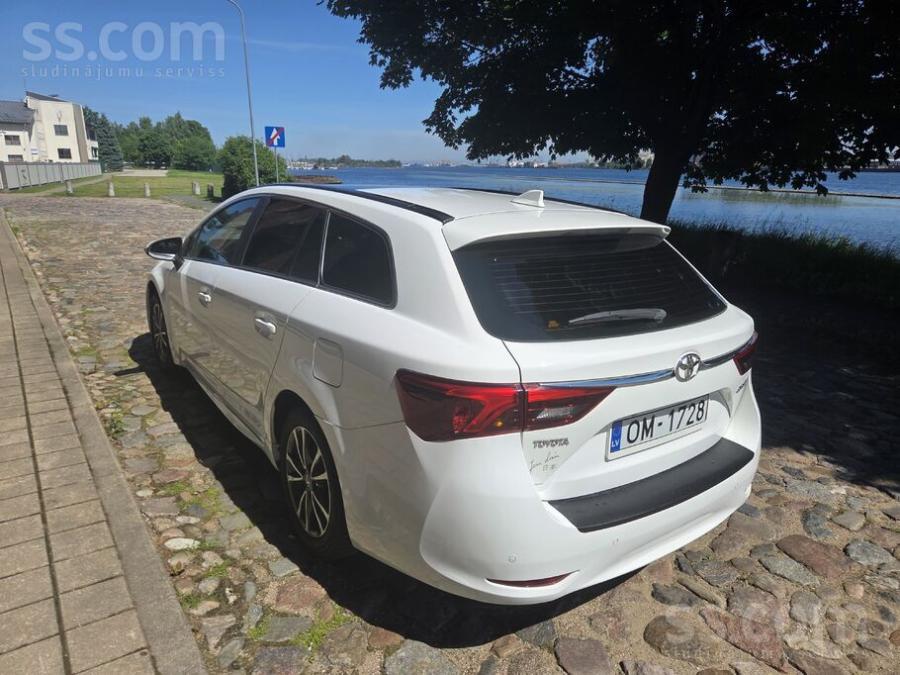 White Toyota Avensis 2015 in Riga, with an engine capacity of 1.60 L and mileage of 176 thousand km for 8190 €, photo 8 on AUTOMOTO.COM.LV
